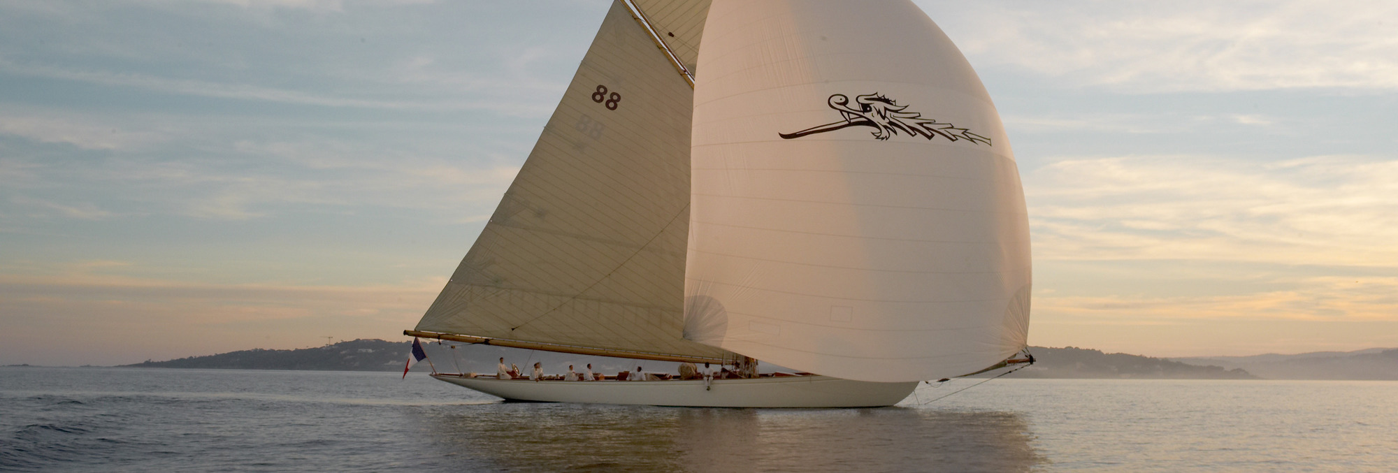 Voilier Classique MOONBEAM III : Charter pour Les Voiles de Saint ...